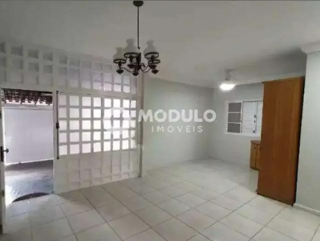 Casa / Sobrado para Locação em Uberlândia/MG Brasil 3 Quartos