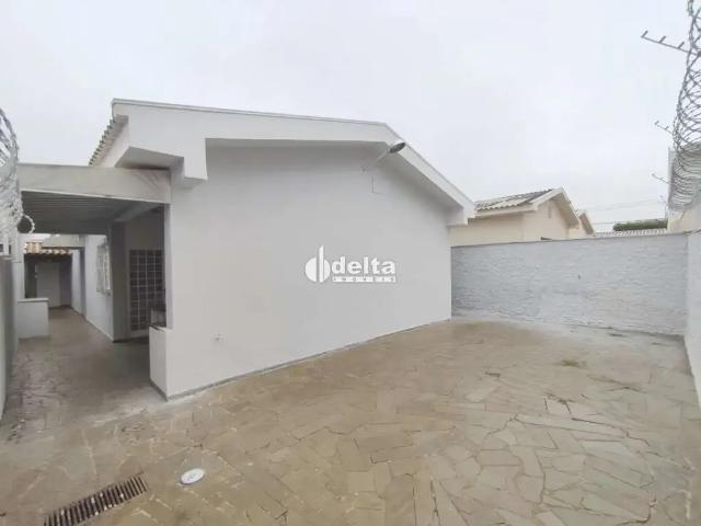 Casa / Sobrado para Locação em Uberlândia/MG Brasil 3 Quartos