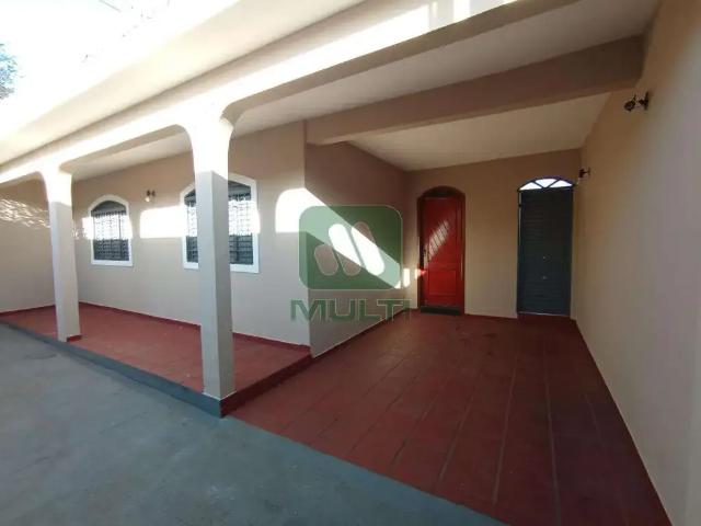 Casa / Sobrado para Locação em Uberlândia/MG Brasil 3 Quartos