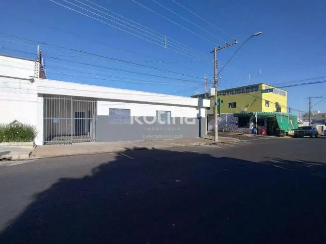 Casa / Sobrado para Locação em Uberlândia/MG Brasil 3 Quartos