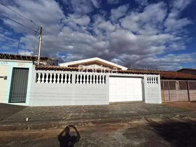 Casa / Sobrado para Locação em Uberlândia/MG Brasil 3 Quartos