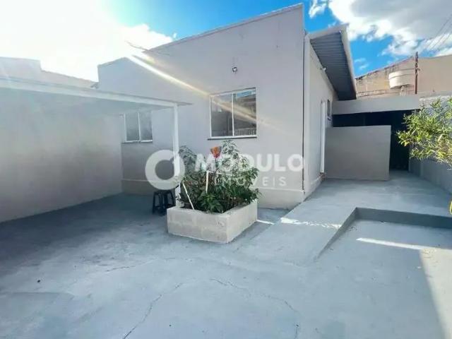 Casa / Sobrado para Locação em Uberlândia/MG Brasil 3 Quartos