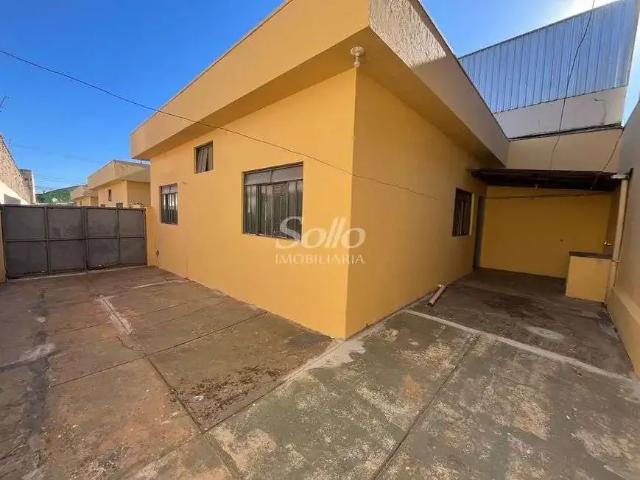 Casa / Sobrado para Locação em Uberlândia/MG Custódio Pereira 2 Quartos