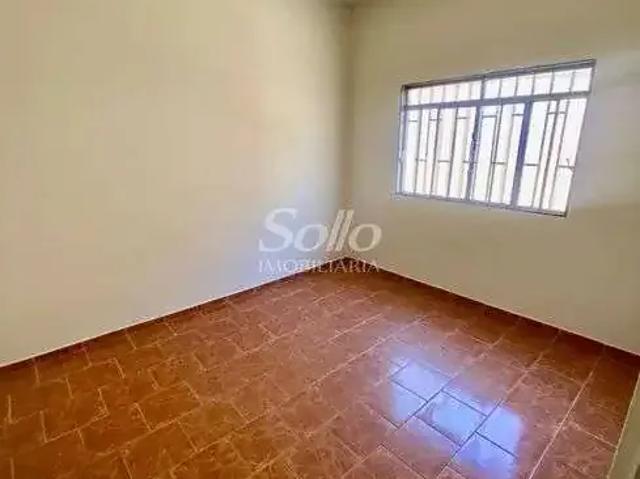 Casa / Sobrado para Locação em Uberlândia/MG Custódio Pereira 2 Quartos