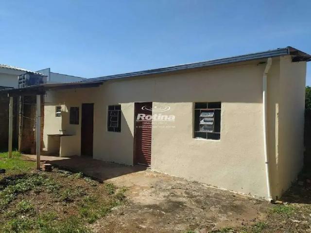 Casa / Sobrado para Locação em Uberlândia/MG Custódio Pereira 2 Quartos