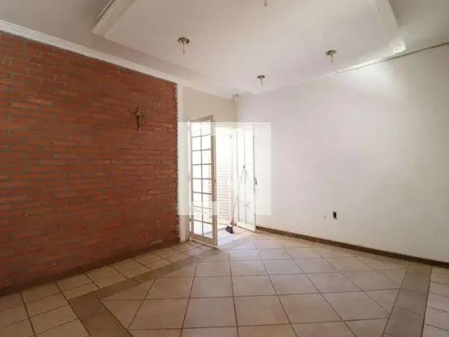 Casa / Sobrado para Locação em Uberlândia/MG Carajás 3 Quartos