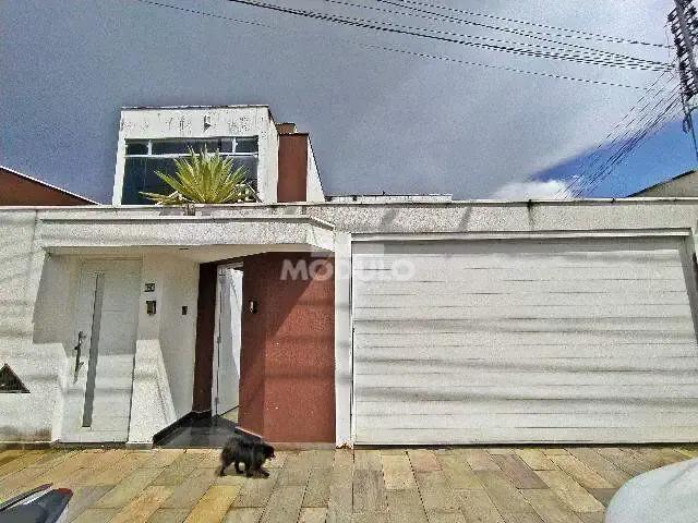 Casa / Sobrado para Locação em Uberlândia/MG Cazeca 4 Quartos