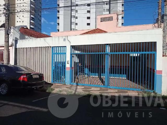 Casa / Sobrado para Locação em Uberlândia/MG Centro 4 Quartos