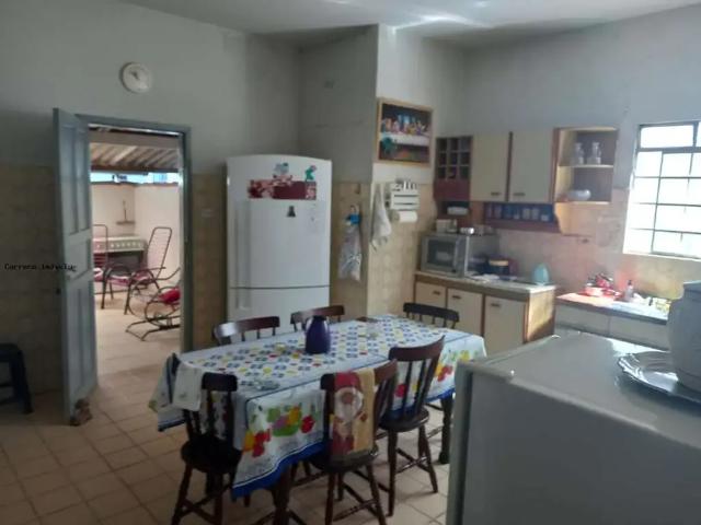 Casa / Sobrado para Locação em Uberlândia/MG Centro 4 Quartos