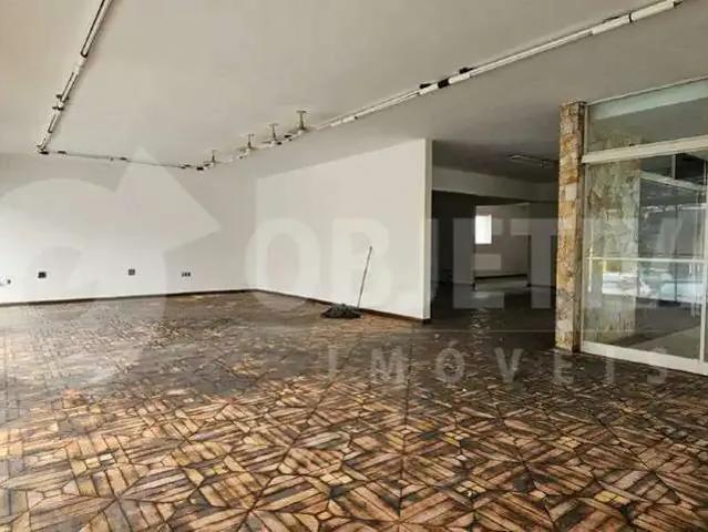 Casa / Sobrado para Locação em Uberlândia/MG Centro 5 Quartos