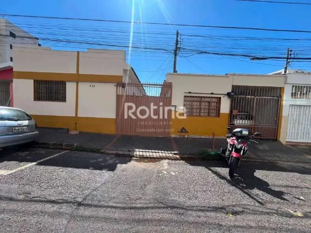 Casa / Sobrado para Locação em Uberlândia/MG Centro 2 Quartos