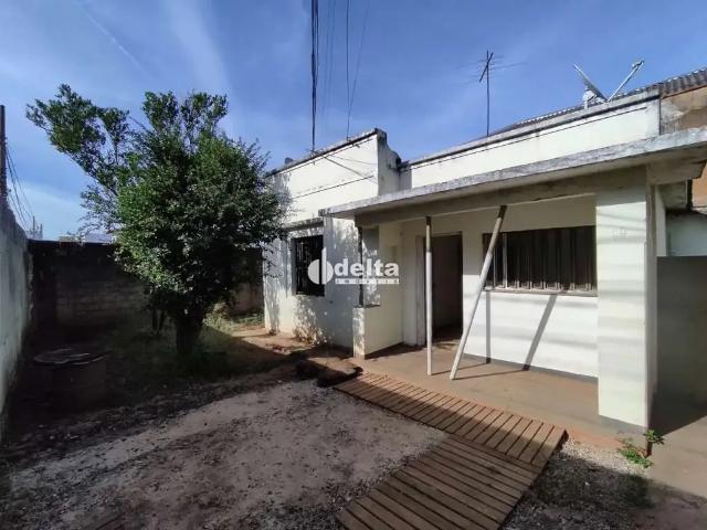 Casa / Sobrado para Locação em Uberlândia/MG Centro 2 Quartos