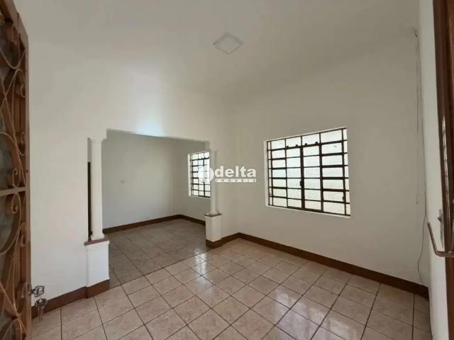 Casa / Sobrado para Locação em Uberlândia/MG Centro 2 Quartos