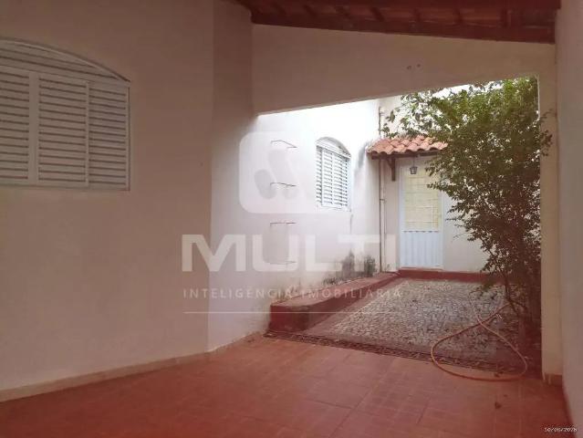 Casa / Sobrado para Locação em Uberlândia/MG Centro 3 Quartos