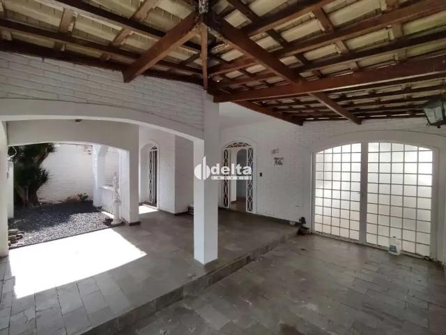Casa / Sobrado para Locação em Uberlândia/MG Centro 3 Quartos