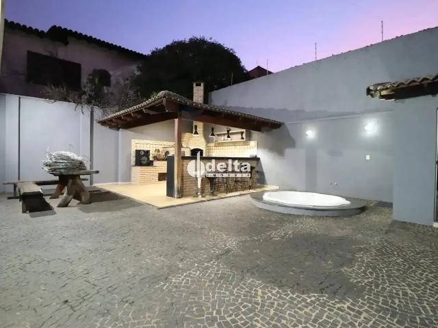 Casa / Sobrado para Locação em Uberlândia/MG Cidade Jardim 3 Quartos