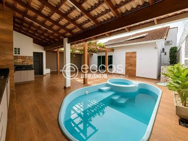 Casa / Sobrado para Locação em Uberlândia/MG Cidade Jardim 3 Quartos