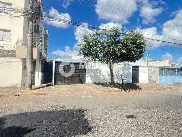 Casa / Sobrado para Locação em Uberlândia/MG Conjunto Segismundo Pereira 2 Quartos