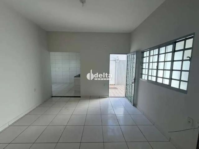 Casa / Sobrado para Locação em Uberlândia/MG Conjunto Segismundo Pereira 2 Quartos
