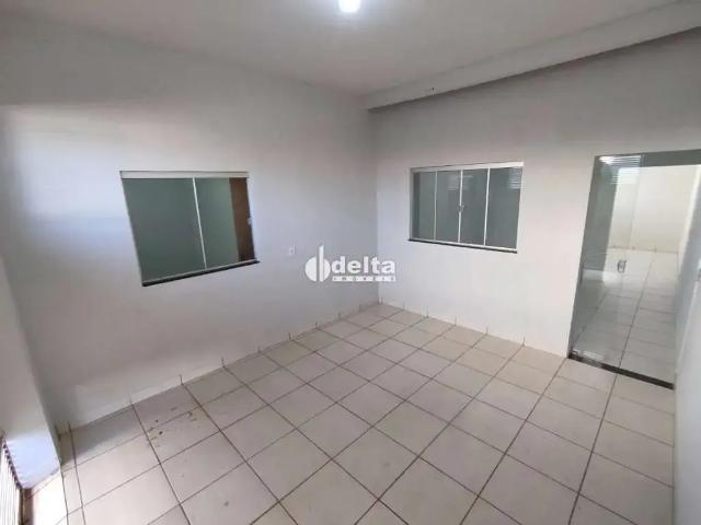 Casa / Sobrado para Locação em Uberlândia/MG Conjunto Segismundo Pereira 2 Quartos
