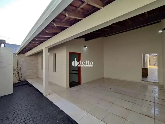 Casa / Sobrado para Locação em Uberlândia/MG Conjunto Segismundo Pereira 3 Quartos