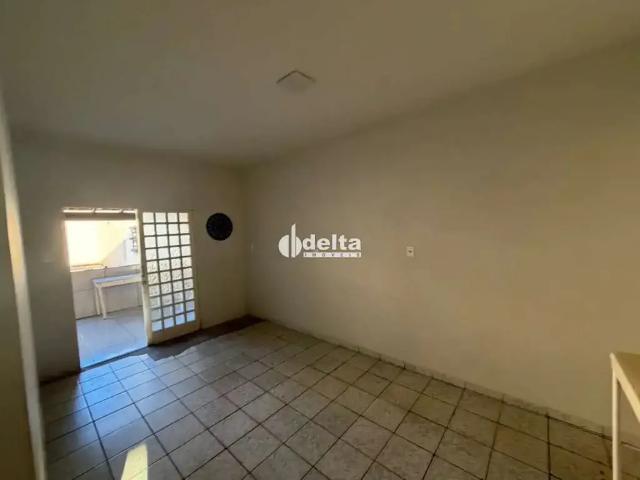 Casa / Sobrado para Locação em Uberlândia/MG Conjunto Segismundo Pereira 3 Quartos