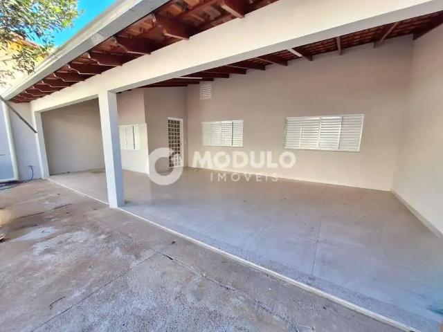 Casa / Sobrado para Locação em Uberlândia/MG Conjunto Segismundo Pereira 3 Quartos