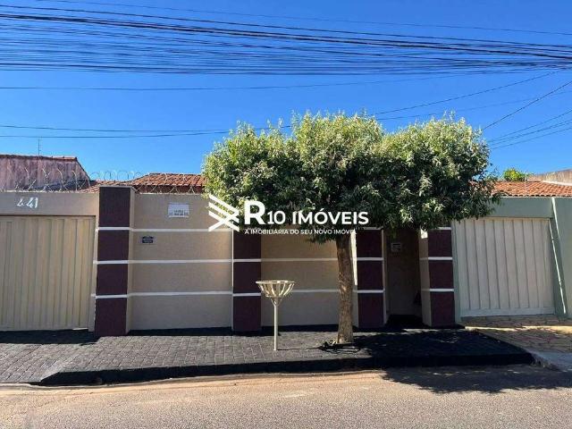 Casa / Sobrado para Locação em Uberlândia/MG Conjunto Segismundo Pereira 3 Quartos