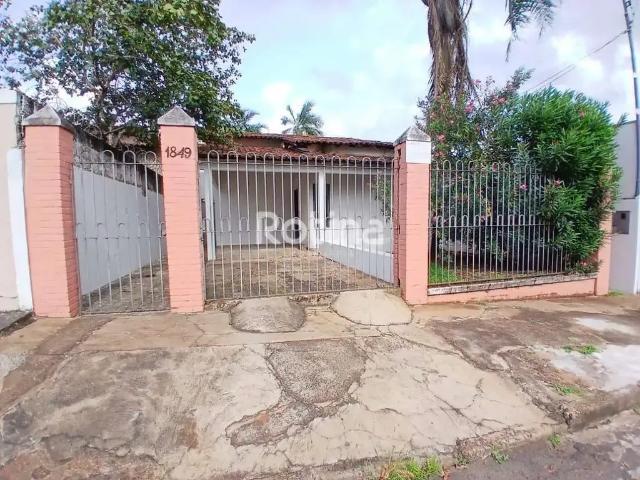 Casa / Sobrado para Locação em Uberlândia/MG Segismundo Pereira 3 Quartos