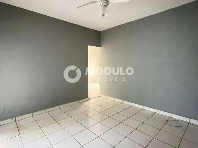 Casa / Sobrado para Locação em Uberlândia/MG Conjunto Segismundo Pereira 3 Quartos