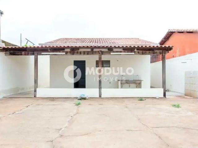 Casa / Sobrado para Locação em Uberlândia/MG Conjunto Segismundo Pereira 3 Quartos
