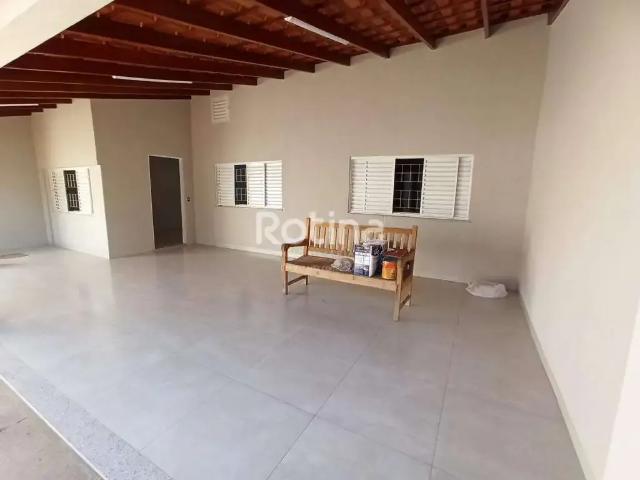 Casa / Sobrado para Locação em Uberlândia/MG Conjunto Segismundo Pereira 3 Quartos