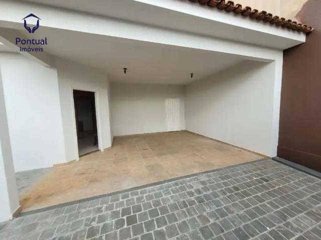 Casa / Sobrado para Locação em Uberlândia/MG Dona Zulmira 3 Quartos