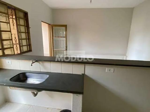 Casa / Sobrado para Locação em Uberlândia/MG Fundinho 2 Quartos