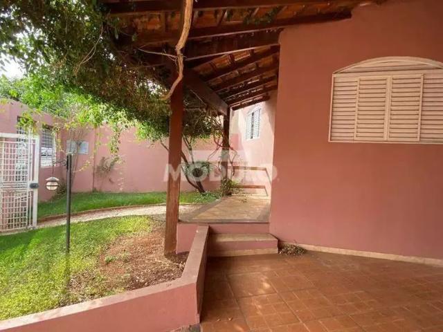 Casa / Sobrado para Locação em Uberlândia/MG Fundinho 3 Quartos