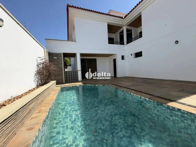 Casa / Sobrado para Locação em Uberlândia/MG Fundinho 4 Quartos