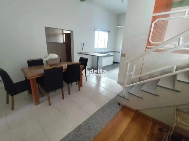 Casa / Sobrado para Locação em Uberlândia/MG General Osório 4 Quartos