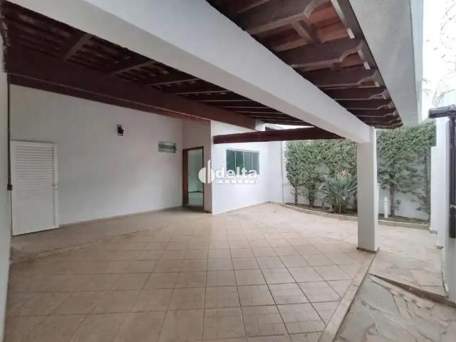 Casa / Sobrado para Locação em Uberlândia/MG Itapema Sul 3 Quartos