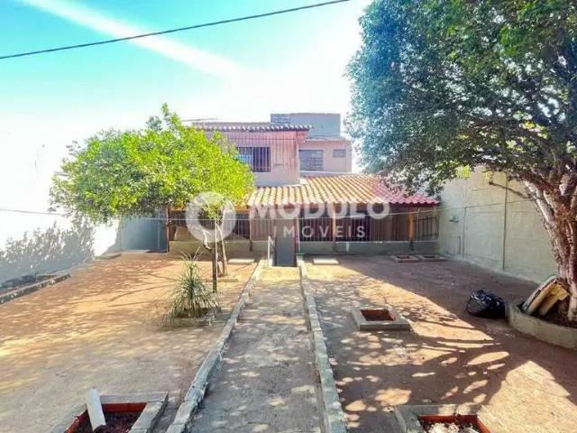 Casa / Sobrado para Locação em Uberlândia/MG Jaraguá 2 Quartos