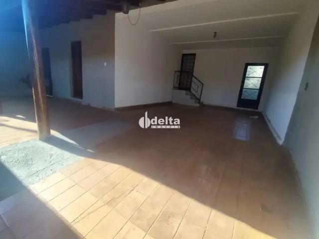 Casa / Sobrado para Locação em Uberlândia/MG Jaraguá 4 Quartos