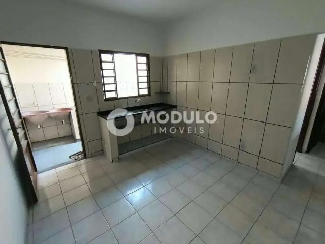 Casa / Sobrado para Locação em Uberlândia/MG Jardim Brasília 2 Quartos