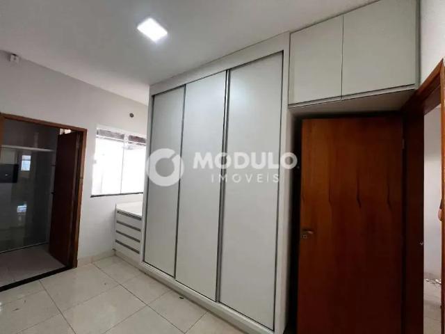 Casa / Sobrado para Locação em Uberlândia/MG Jardim Canaã 2 Quartos