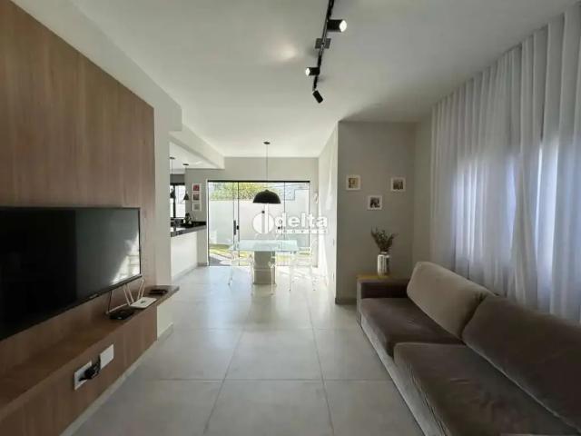 Casa / Sobrado para Locação em Uberlândia/MG Jardim Colina 2 Quartos