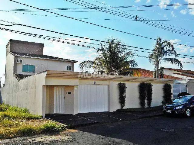 Casa / Sobrado para Locação em Uberlândia/MG Jardim das Acácias 4 Quartos