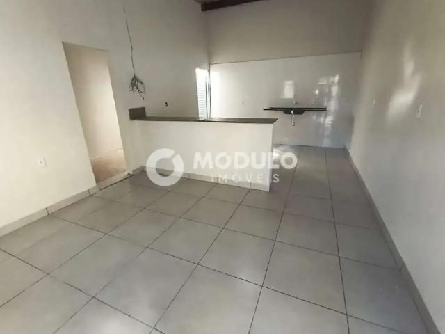 Casa / Sobrado para Locação em Uberlândia/MG Jardim das Palmeiras 2 Quartos