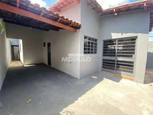 Casa / Sobrado para Locação em Uberlândia/MG Jardim das Palmeiras 4 Quartos