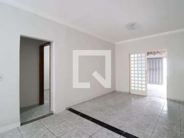Casa / Sobrado para Locação em Uberlândia/MG Jardim Europa 2 Quartos