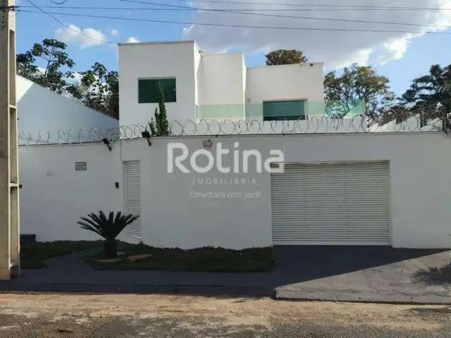 Casa / Sobrado para Locação em Uberlândia/MG Jardim Inconfidência 3 Quartos