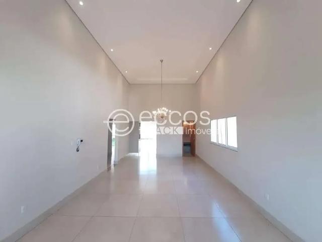 Casa / Sobrado para Locação em Uberlândia/MG Jardim Inconfidência 3 Quartos