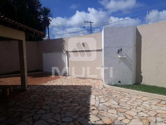 Casa / Sobrado para Locação em Uberlândia/MG Jardim Karaíba 3 Quartos